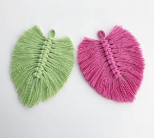 23 DIY Macrame Feathers - Crafting News