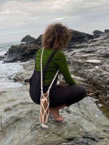 12 Macrame Bottle Holder Patterns - Crafting News